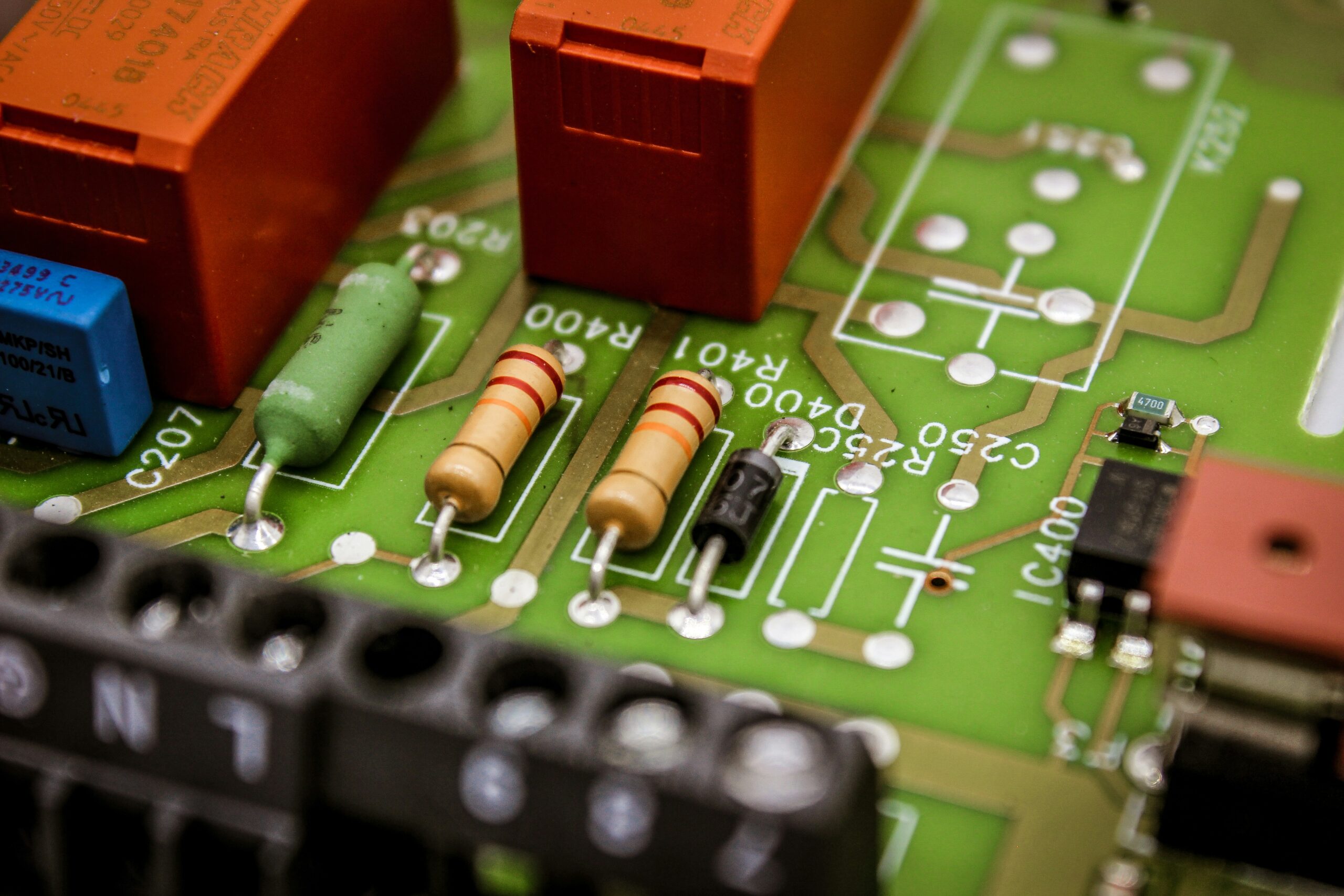7 Komponen Elektronika Dasar yang Wajib Dikenal Pemula (Lengkap & Mudah ...